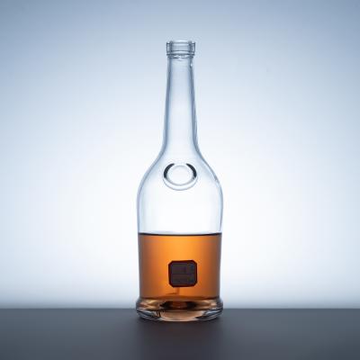 Cina Collare di vetro Super Flint Bottiglie di vetro trasparenti alte per vodka in vendita