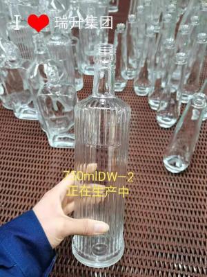 中国 プライベート・レーベル 円筒形 空っぽ 高さ 550ml 750ml 780ml 1L デカルのアルコールボトル 販売のため