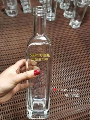 中国 プライベート・レーベル 円筒形 空っぽ 高さ 550ml 750ml 780ml 1L デカルのアルコールボトル 販売のため