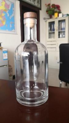 China Elektroplatering Custom Design gegraveerde glazen fles voor wodka/brandy/whiskey 500 ml 700 ml Te koop