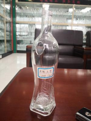 China Elektroplatering Custom Design gegraveerde glazen fles voor wodka/brandy/whiskey 500 ml 700 ml Te koop