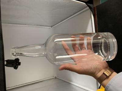 China Elektroplatering Custom Design gegraveerde glazen fles voor wodka/brandy/whiskey 500 ml 700 ml Te koop