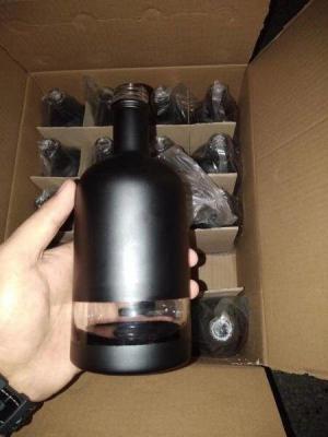 China Elektroplatering Custom Design gegraveerde glazen fles voor wodka/brandy/whiskey 500 ml 700 ml Te koop