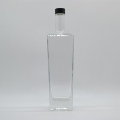 Cina Materiale bianco cristallino Bottiglia di vetro quadrata 500 ml per alcolici Gin Rum Vodka Whiskey in vendita