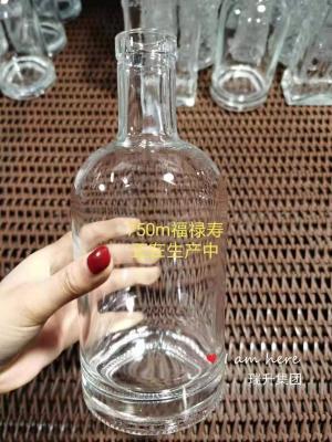 Cina Super Flint Glass Fancy Unique Shape Frosted 750ml Color vuoto Spray Vino Bottiglia di vetro 500ml per liquori in vendita