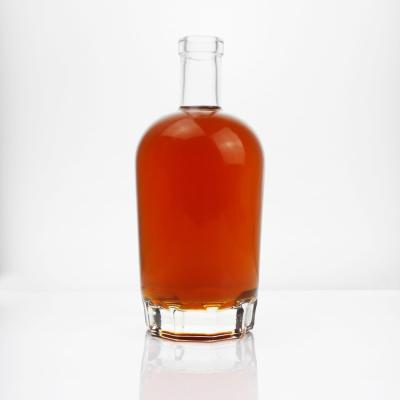 Cina Decal Logo personalizzato 350ml 500ml 700ml 750ml 1000ml bottiglia di vetro per rum vodka whisky gin in vendita