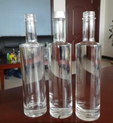 中国 375mlコルクトップキャップ プラッシュ レッドワインガラスボトル 超クリントガラスから作られています 販売のため