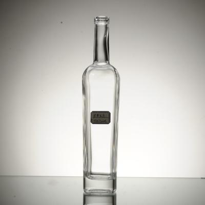 China 750 ml de garrafa de vidro transparente Vodka com material de vidro de pedra e tipo de vedação de cortiça à venda