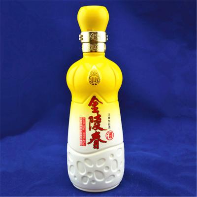 China Garrafa de vidro de licor branco de 750 ml, em forma de foguete, para bebidas à venda