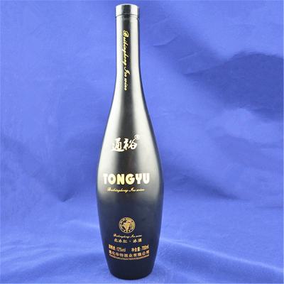 China Garrafa de vidro de licor branco de 750 ml, em forma de foguete, para bebidas à venda