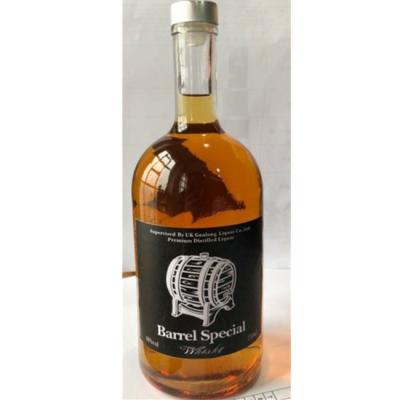 China Fechaduras de garrafas com tampa de parafuso 700ml Whiskey Garrafas de vidro vazias claras para vinho OEM/ODM Bem-vindo à venda