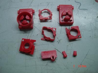 China Moldeo por inyección plástico exacto estándar PA66 alto 2344HRC del DME 48~ 52 grados en venta