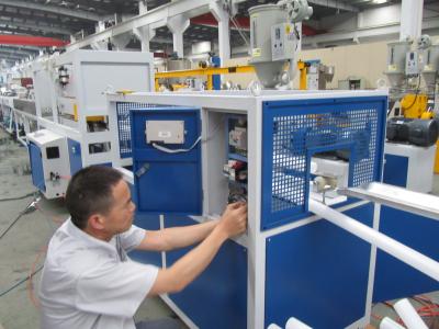 Cina 10m/Min Linea di produzione di tubi di polietilene 1200mm Larghezza 220V 60Hz Con sistema di controllo PLC in vendita