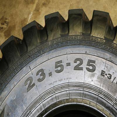 中国 18PR TBRはすべての鋼鉄チューブレス12R22.5放射状のトラックのタイヤにタイヤをつける 販売のため
