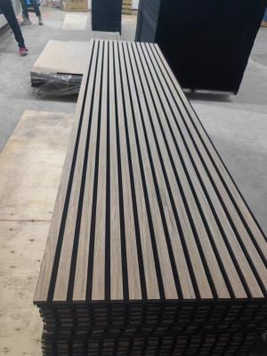 China Geluidsisolatie akoestische panelen houten leisteen houten eik geluidsabsorberend bord Te koop