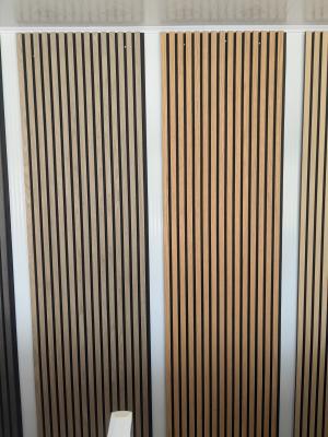 Китай Звукопоглощающая панель с деревянными рейками, изготовленная из материала ПЭТ + МДФ + шпон, с коэффициентом звукопоглощения (NRC) от 0,85 до 0,95 продается