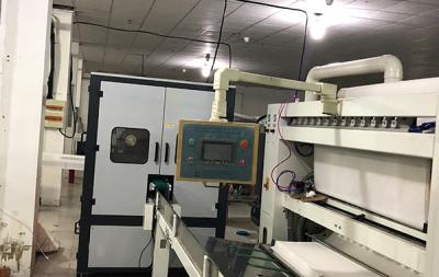 Cina scatola 380V che disegna il fazzoletto per il trucco del rotolo enorme che fa macchina in vendita