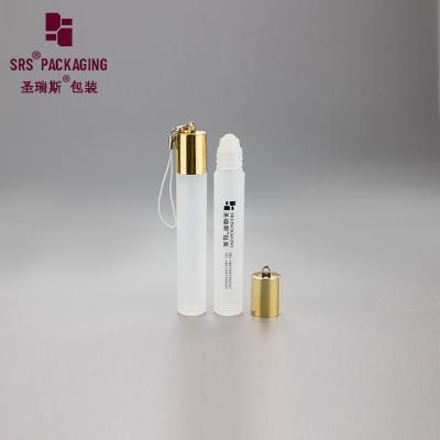 China Empty mini 8ml frost eye cream plastic roller ball bottle with hook à venda