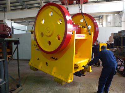 中国 石切り場の石の花こう岩の押しつぶすことのための短いトグルPEの顎粉砕機のPE 600 x 900 販売のため