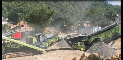 Cina Impianto di frantumazione di pietra portatile 250TPH di impatto della pianta mobile del frantoio montato cingolo in vendita