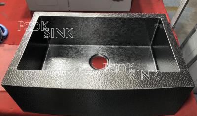 China Handmade Apron Front Farmhouse Sinks Stainless Steel Hammered Texture Sink Single Bowl Vintage Luxury Design Matte Black Golden Undermount Kitchen Sink For Apartment for sale