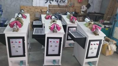 China 720*400*1180 MM Dimensión de la máquina Máquina de ablandamiento automática de tacones de precalentamiento para la fabricación de calzado en venta