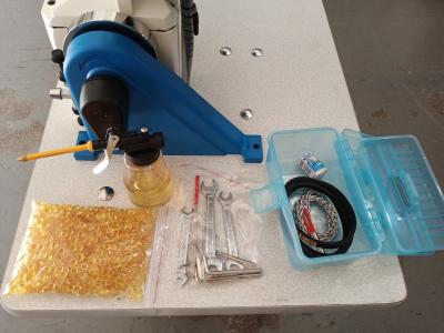 China 220v 50hz Semi Automatic Leather Edge Folding Machine With Gluing 1.1kw for sale