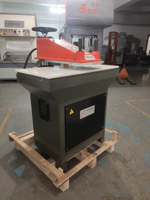 Cina 20 tonnellate di cuoio artificiale originale sedile auto braccio oscillante macchina di taglio a stampo a scatto per calzature di fabbricazione in vendita
