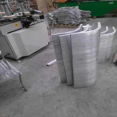 中国 アルミアーチ CNC 曲がり機械 5.8Kw 特殊形状の4軸定位システム 販売のため