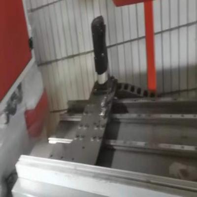 Cina 380V macchina per la fabbricazione di guardaroba Upvc macchina per la sega a doppia testa in vendita