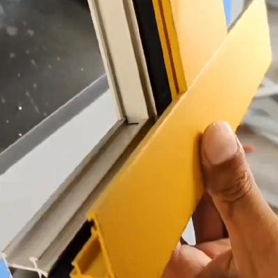 China 3 Axix Aluminium Venster Door Machine CNC Aluminium Eind freesmachine Te koop