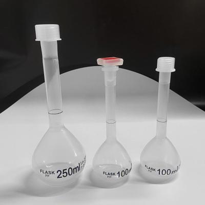China 100 ml Plastic Laboratory Volumetric Measuring Flasks met Snap Caps Measuring Flask Hittebestendige voor laboratorium Te koop