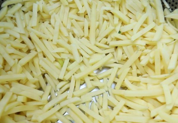 Quality potato chips making machine price small scale semi-automatic frozen french fries for sale