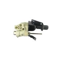 China Tractor Hand Brake Valve 9617242050 for Mercedes Benz Trucks 24V for sale