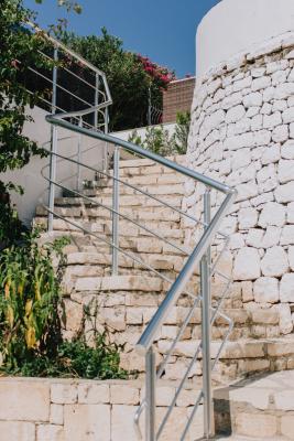 China Aluminum Multi Bar Curved Stair Railing For Villa Outdoor Step Balustrade for sale