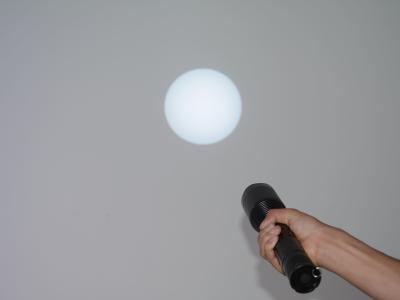 Cina Torcia elettrica uniforme regolabile della luce di lunghezza focale LED di M035 BTSD-V (10W) in vendita