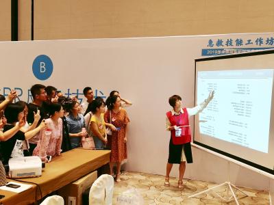 Cina Macchina MCC-E1 di compressione del petto dell'ambulanza dell'ABS con una profondità di compressione di 52mm in vendita
