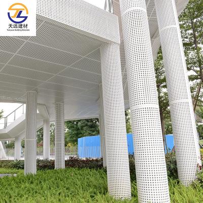 Cina soffitto perforato in alluminio bianco piastrelle di soffitto in metallo da 75 mm in vendita