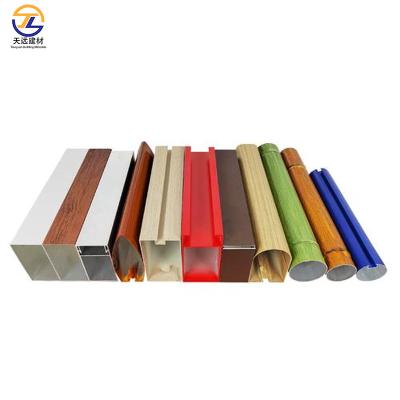 Cina Decorazione del soffitto in alluminio a sospensione lineare a tubo quadrato metallo ignifugo in vendita