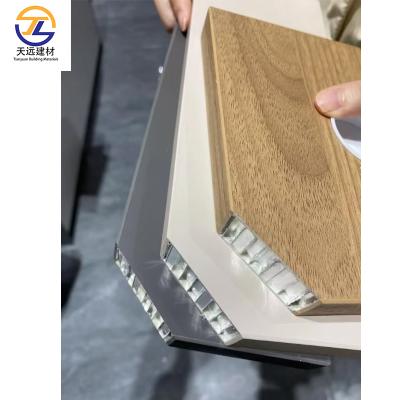 Cina Pannello per soffitto sospeso in alluminio a doghe perforate leggere per fabbrica all'ingrosso in vendita