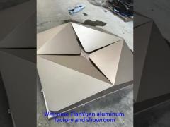 Edifici commerciali Piastrelle in alluminio CE soffitto lineare in alluminio prefabbricato