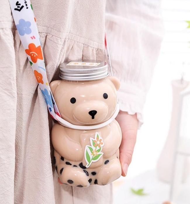 Children&prime;s Popular Bear Shape 450ml Pet Beverage Straw Cup Milk Tea Bottle with Screw Cap Disposable Cartoon Tea Cup