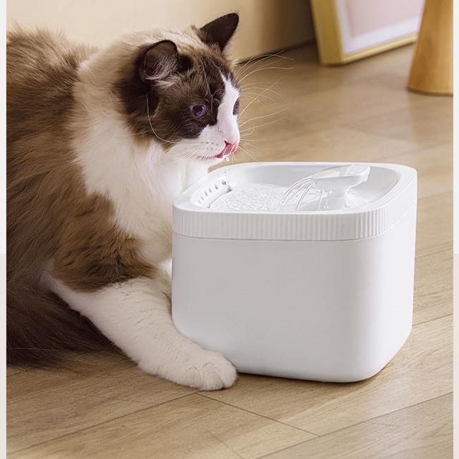 High Quality Pet Drinking Fountain Water Dispenser Love Water Feeder Wireless Smart Automatic Water Fountain for Cats and Dogs