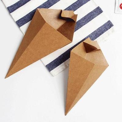 Paper Material Customized Chips Triangle Box with Shipping Cost and Oil Proof Bag