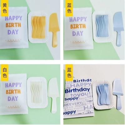 Cina Set di posate in plastica per feste o compleanni con piatto usa e getta in vendita