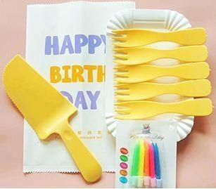 Cina Set di posate in plastica per feste o compleanni con piatto usa e getta in vendita