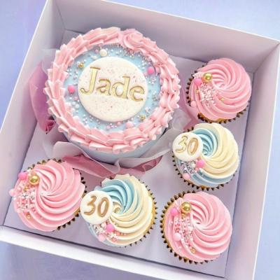 Cina Personalizzazione Logo e taglia personalizzati Scatola di cupcake regolare con copertura trasparente per animali domestici in vendita