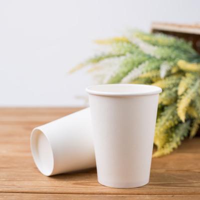 Cina Coppe da bere monouso rotondo personalizzare 8oz con maniglia Coppe da caffè di carta OEM in vendita