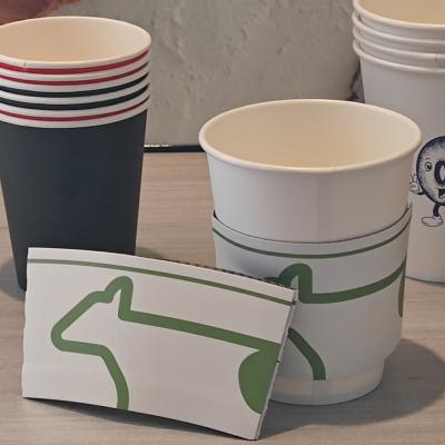 China Eenmalige koffiekoppelsleeven ontworpen voor dubbel gegolfde papieren bekertjes Te koop