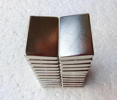 China Ímãs de motor de neodímio arco N52 arco plano 19 x 30 x 4,5 mm com alternador de carro com motor CA à venda